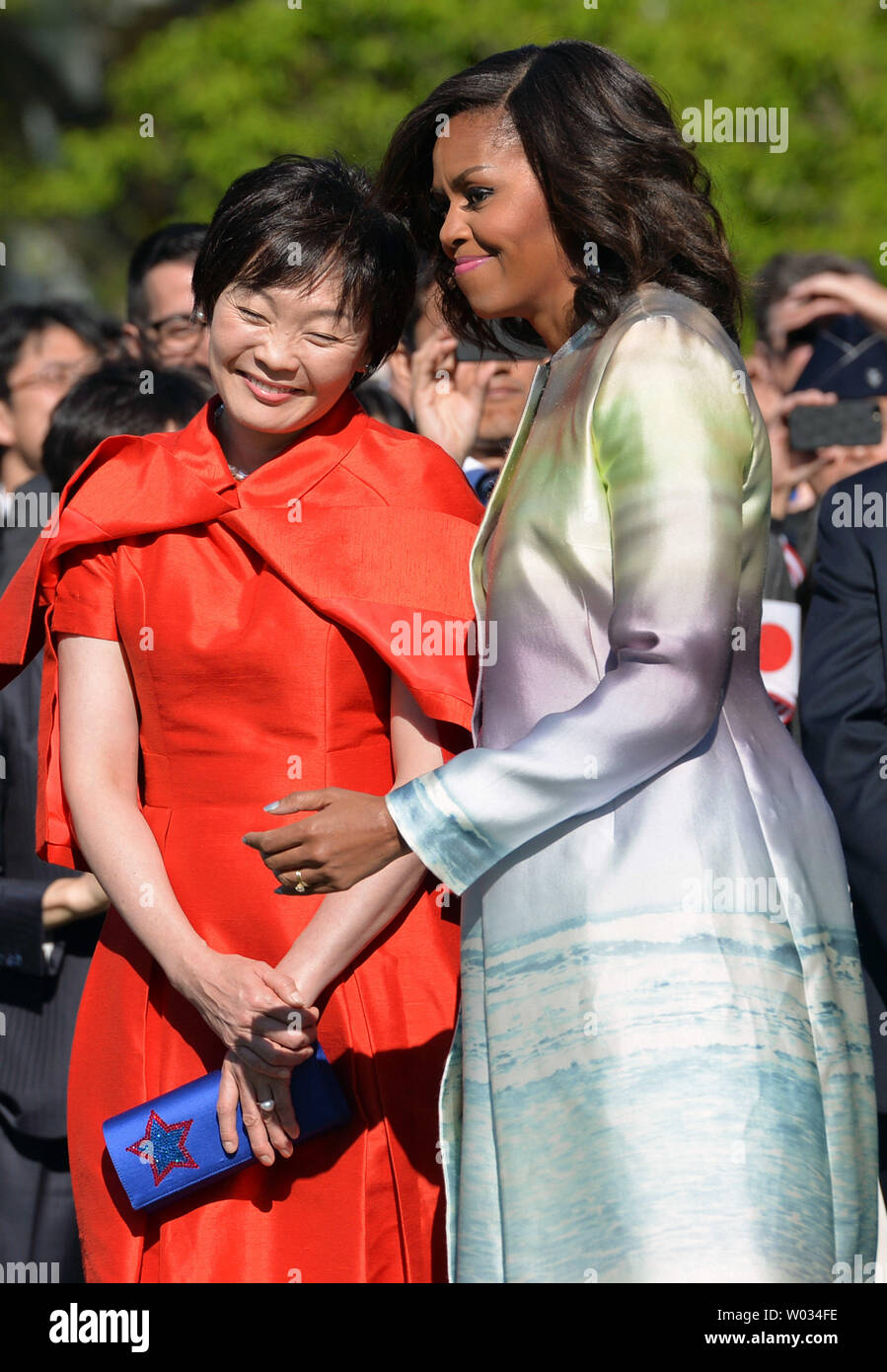 First Lady Michelle Obama and the Japanese Prime Minister's wife Akie ...