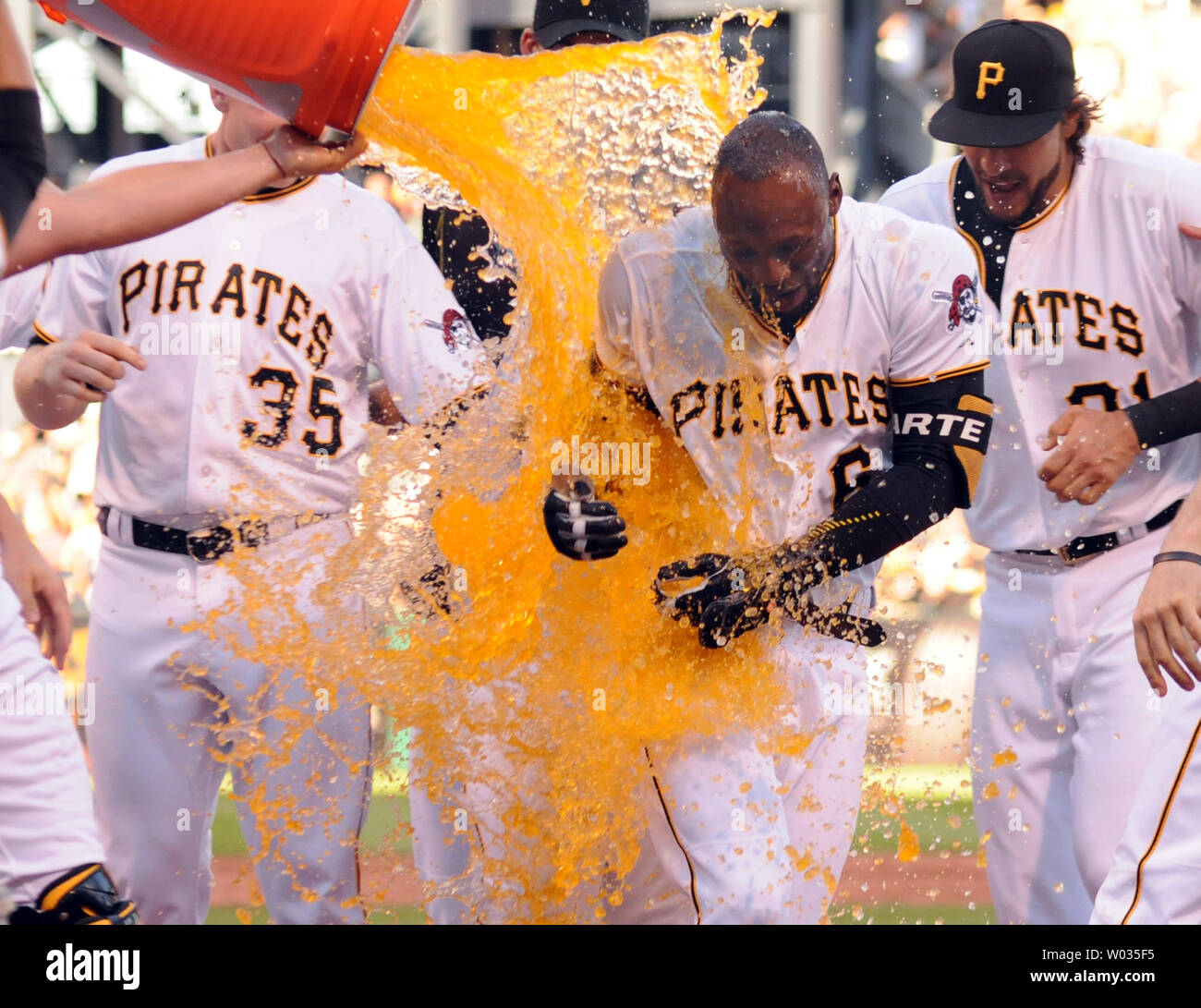 Gatorade shower hi-res stock photography and images - Alamy