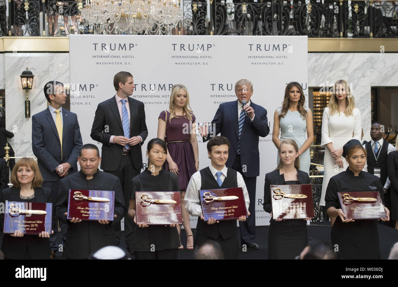 Donald and melania trump ribbon hi-res stock photography and images - Alamy