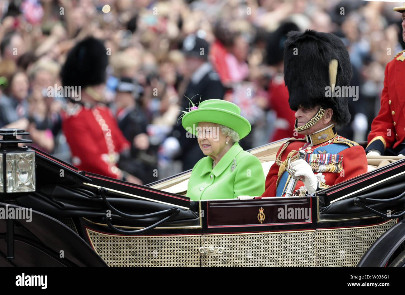 Queen elizabeth ii 90th birthday mall hi-res stock photography and ...