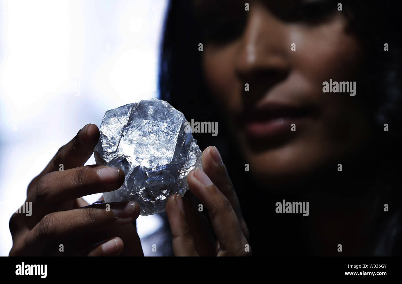 Model Stephanie Sinnah holds "Lesedi la Rona": a 1,109-carat rough ...
