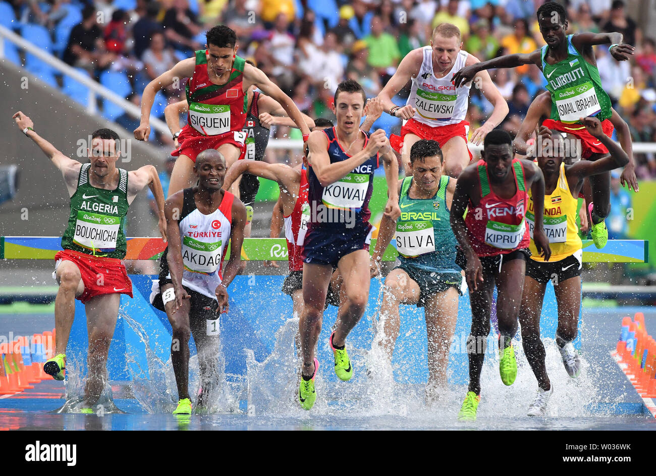 Runners compete in the Men's 3,000 meter Steelplechase preliminary ...