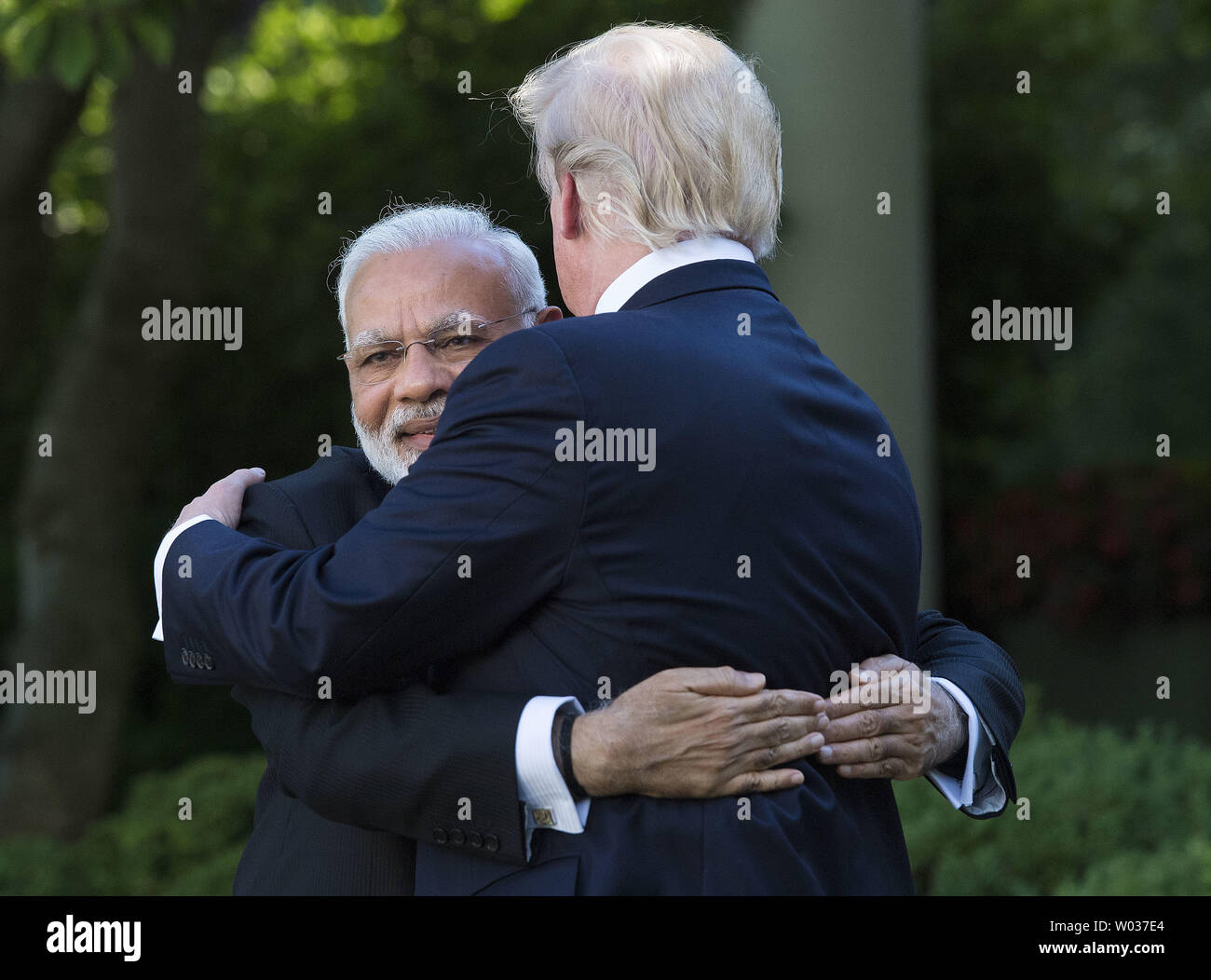 Indian Prime Minister Narendra Modi hugs President Donald Trump after ...