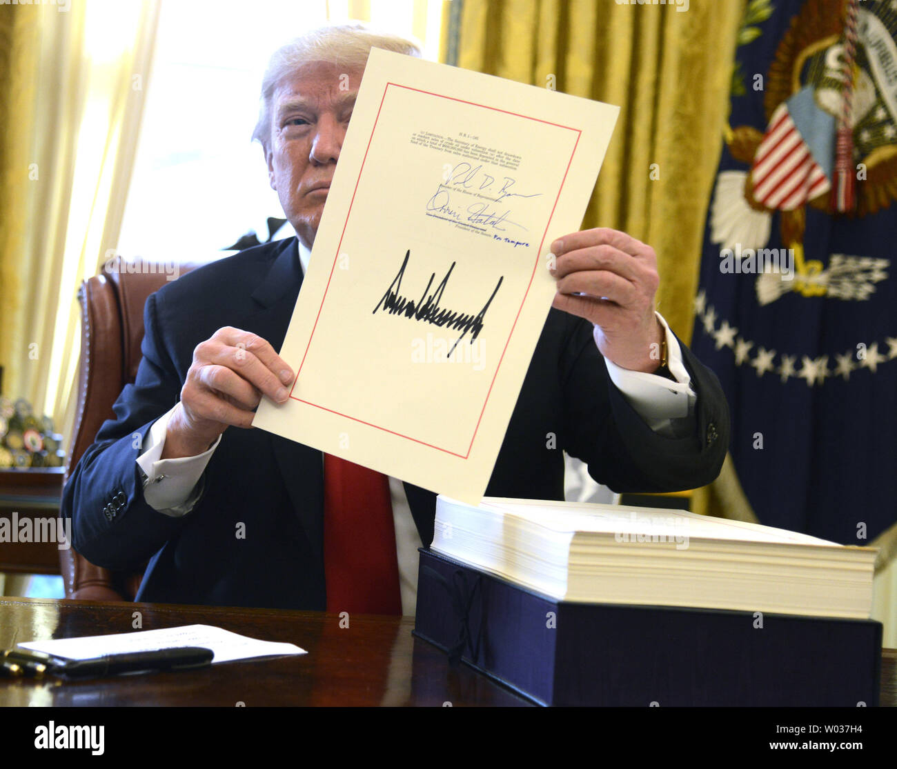 Donald trump signature hi-res stock photography and images - Alamy