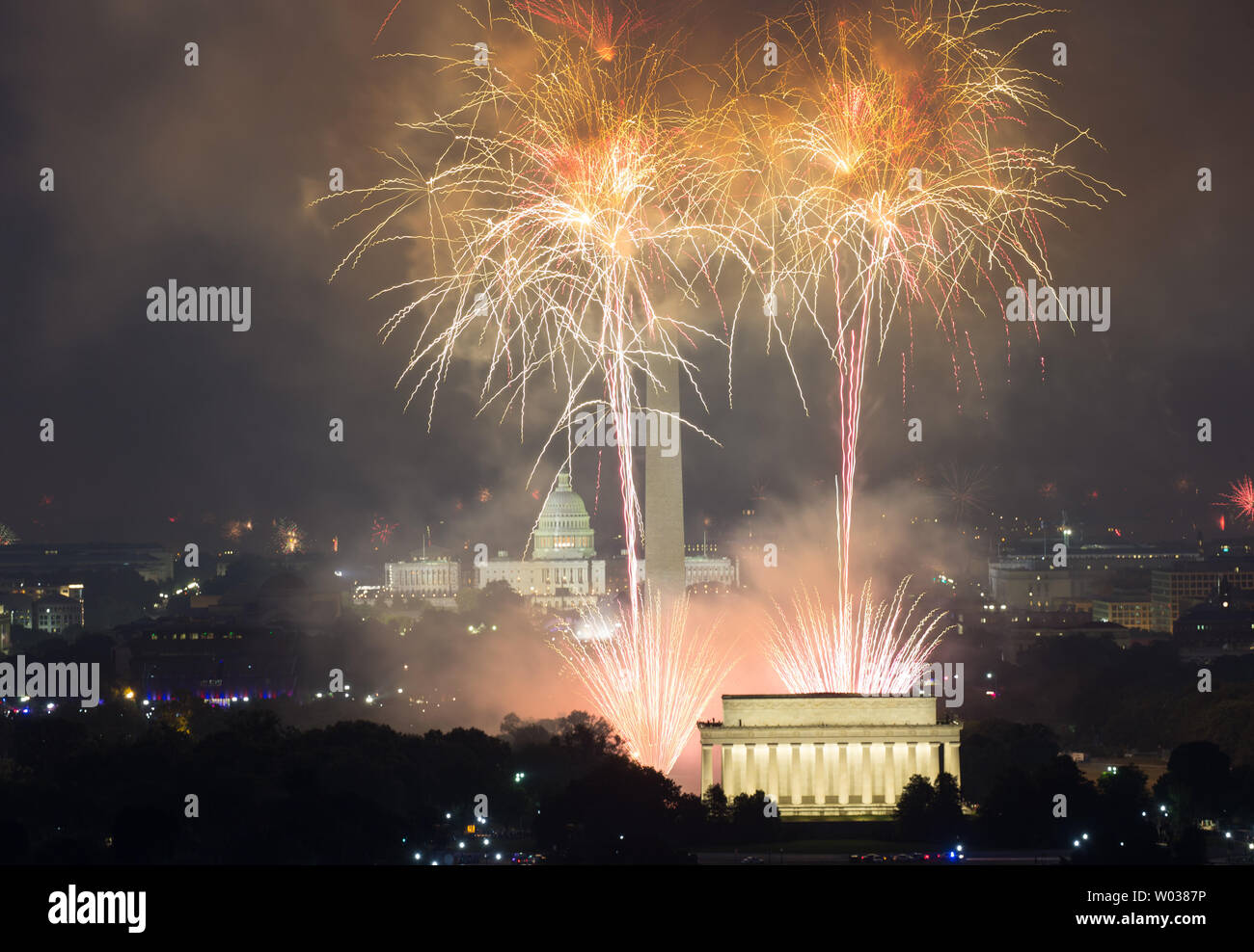 The annual Independence Day fireworks display lights up the Washington ...