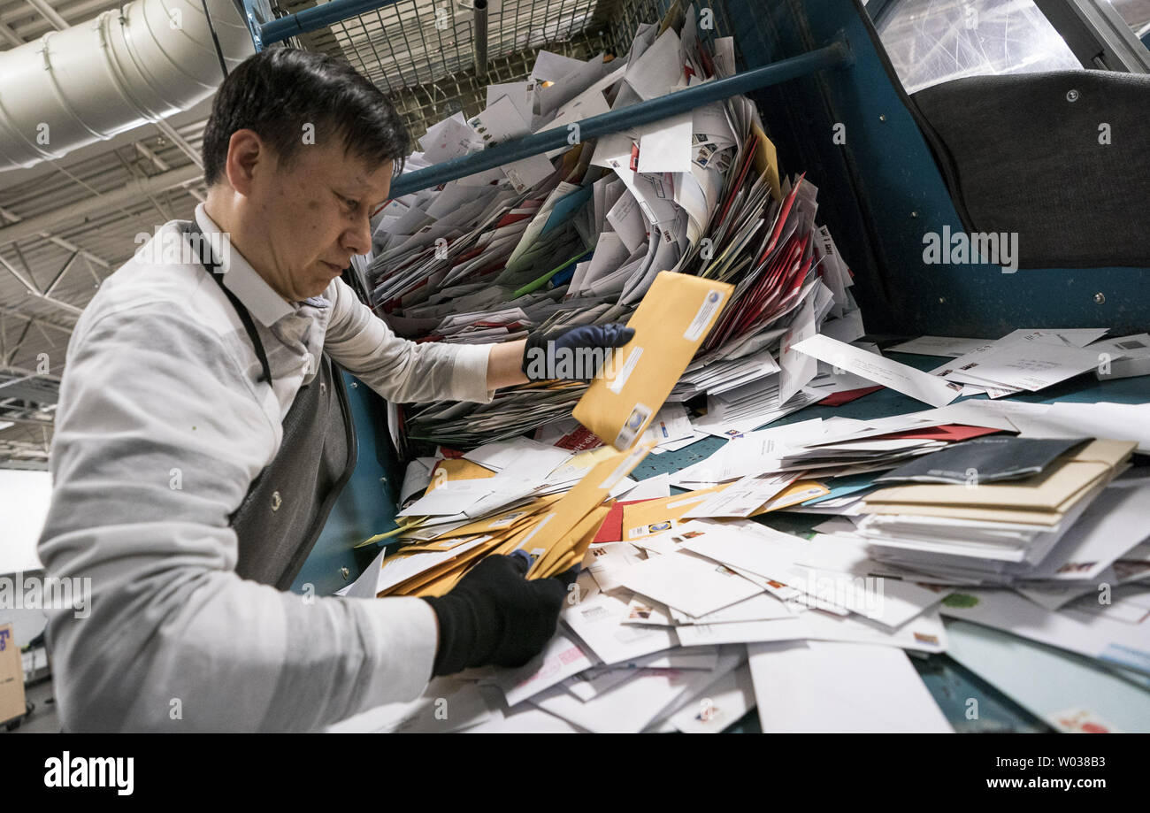 Incoming mail hi-res stock photography and images - Alamy