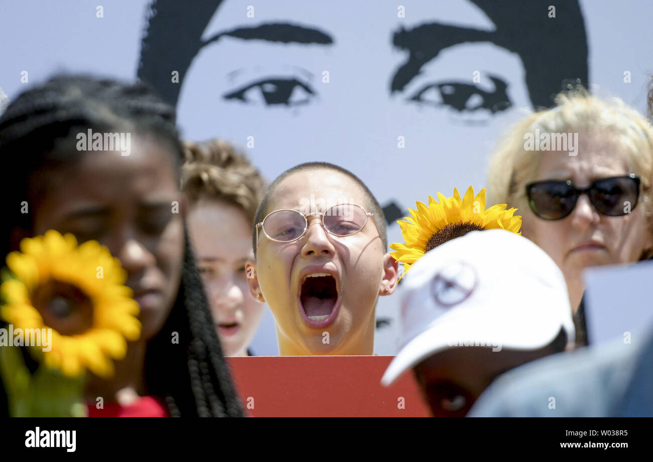 Slain high school student hi-res stock photography and images - Alamy