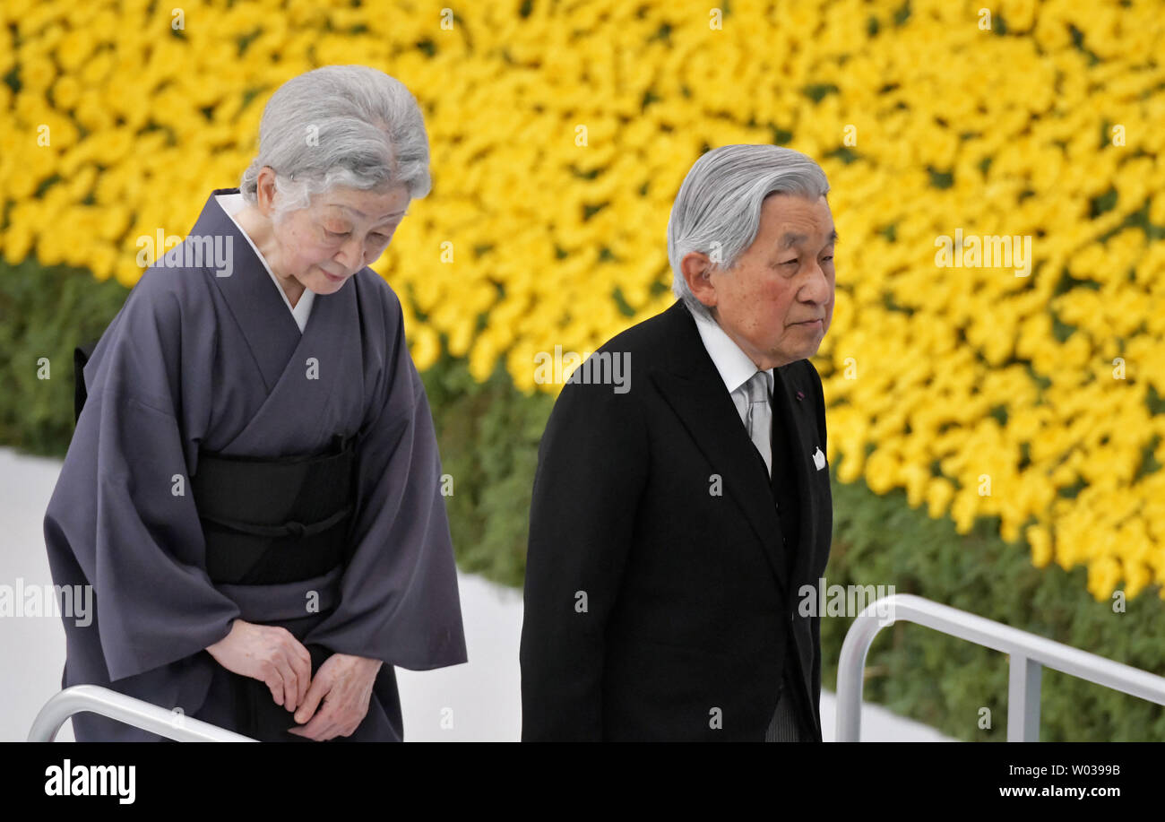 Japan's Emperor Akihito(R) and Empress Michiko attend the memorial ...