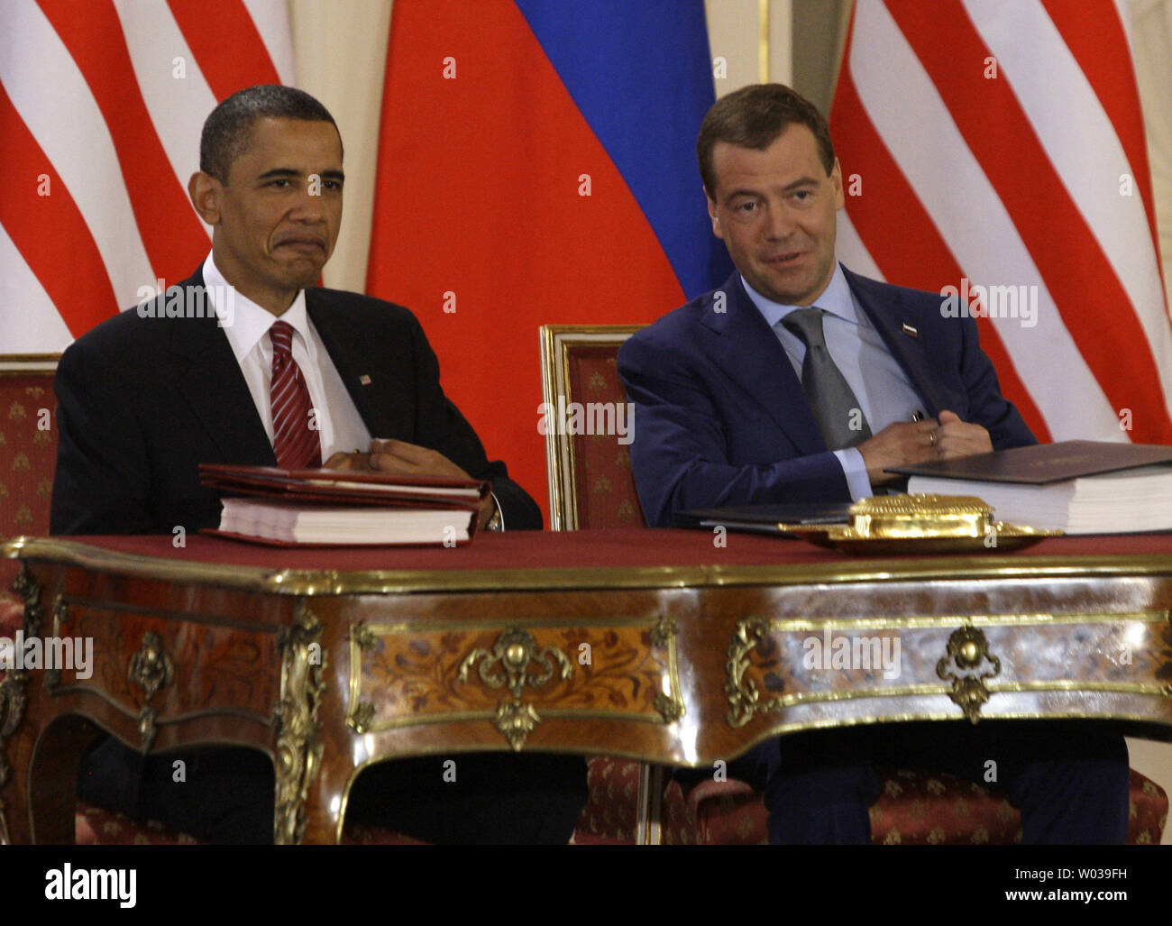 U.S. President Barack Obama (L) and Russian President Dmitry Medvedev ...
