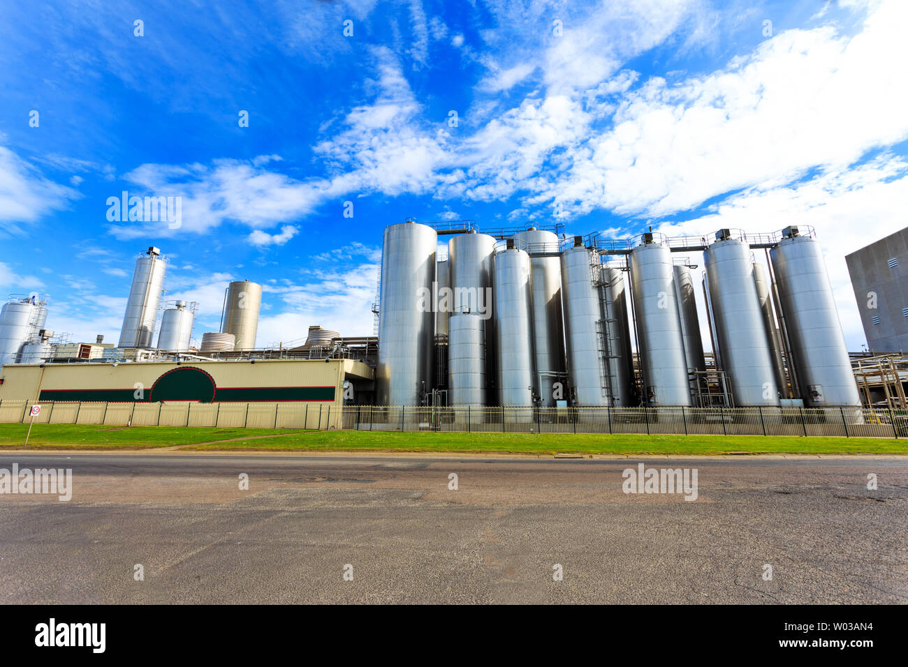 Building chemical plant energy hi-res stock photography and images - Alamy
