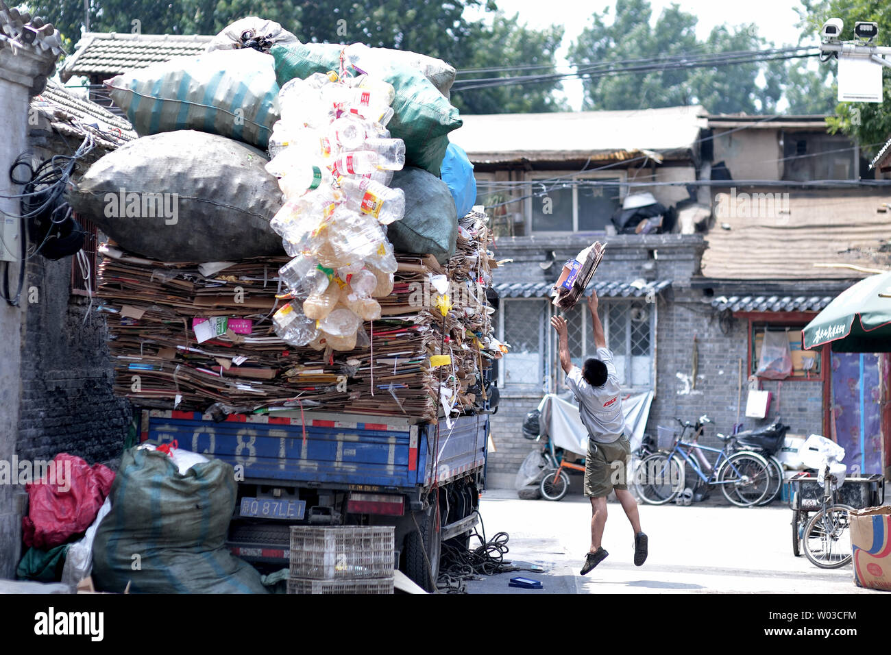 That's how Beijing's urban waste is recycled Stock Photo - Alamy