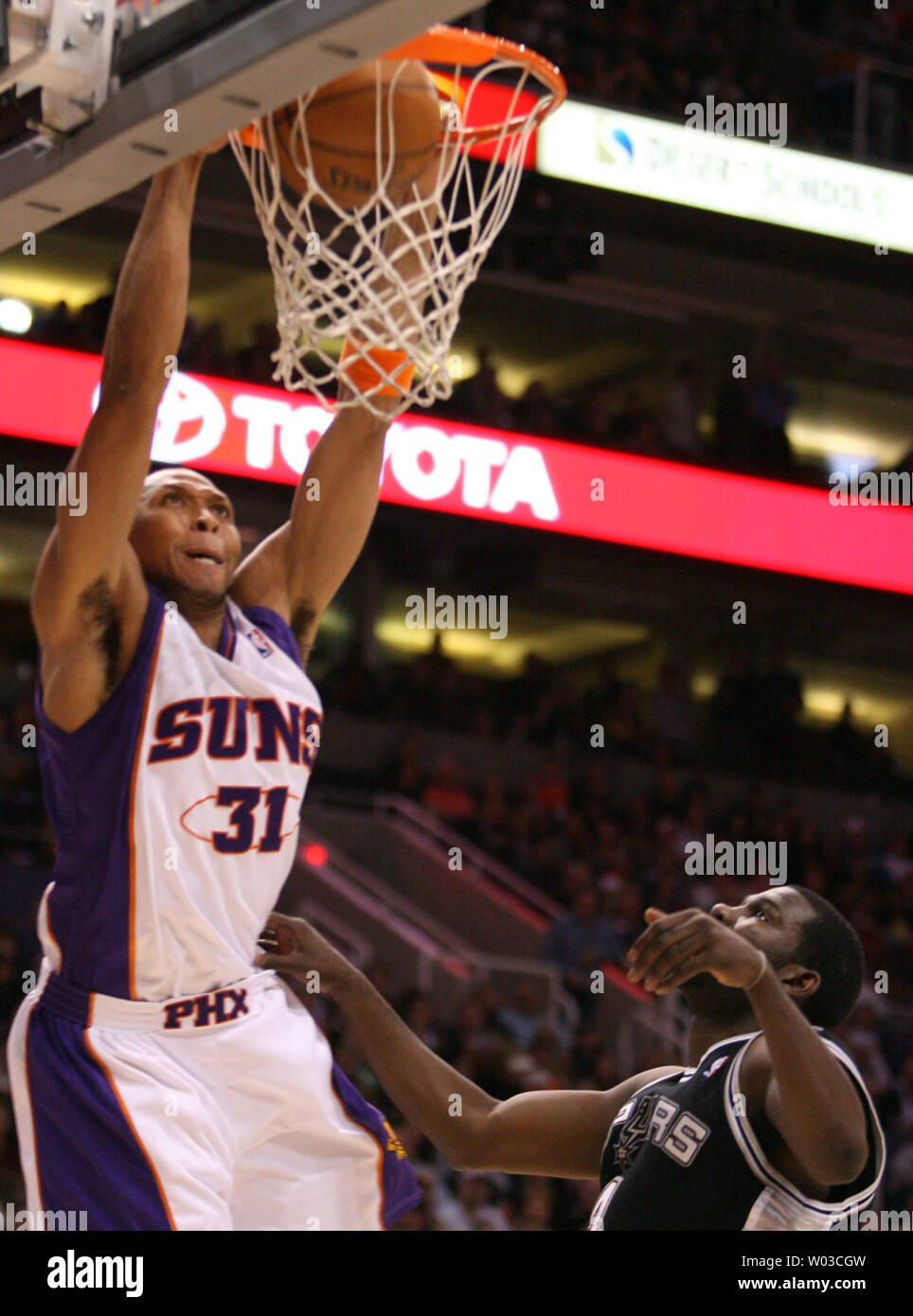 San antonio spurs at phoenix suns hi-res stock photography and images ...