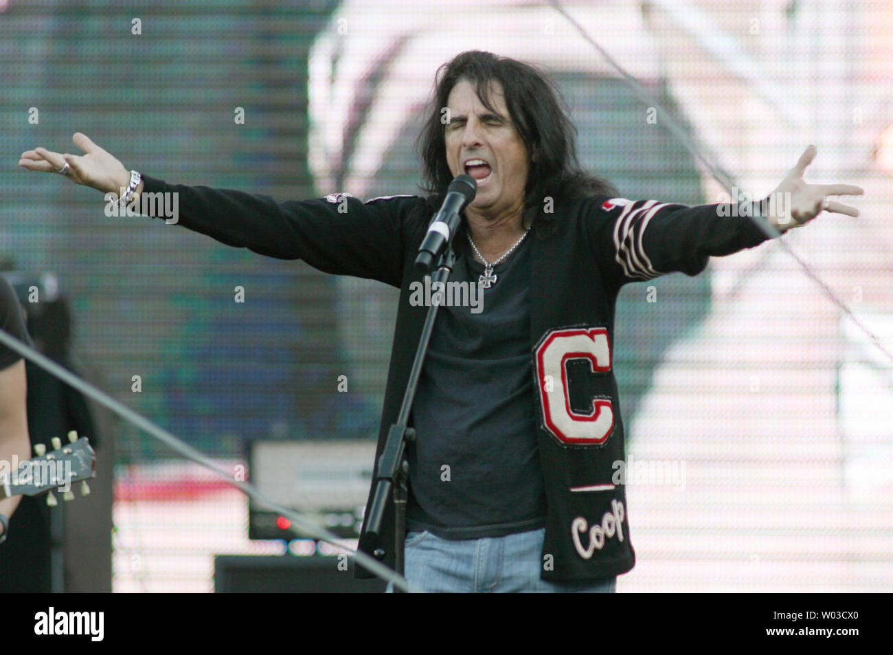 Schools out alice cooper hi-res stock photography and images - Alamy