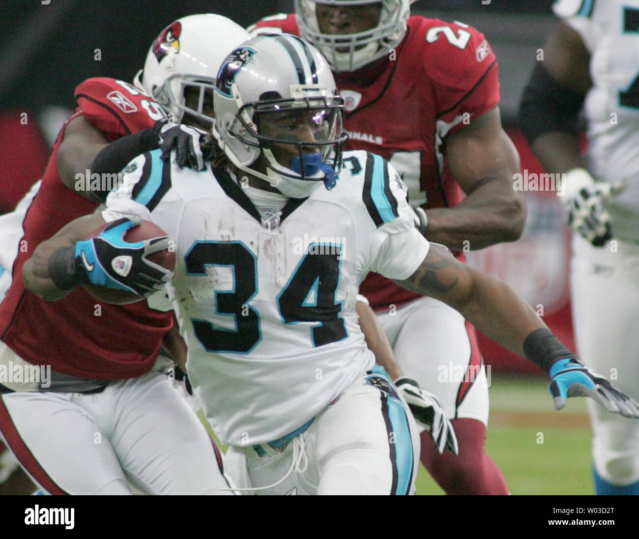 Carolina Panthers running back DeAngelo Williams (34) runs for a 16 ...