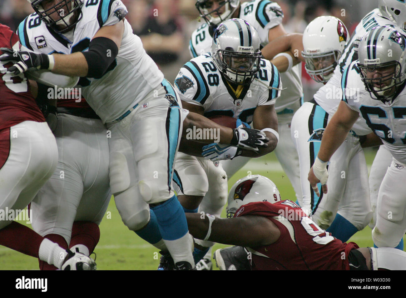 Carolina Panthers running back Jonathan Stewart (28) runs for 6 yards ...