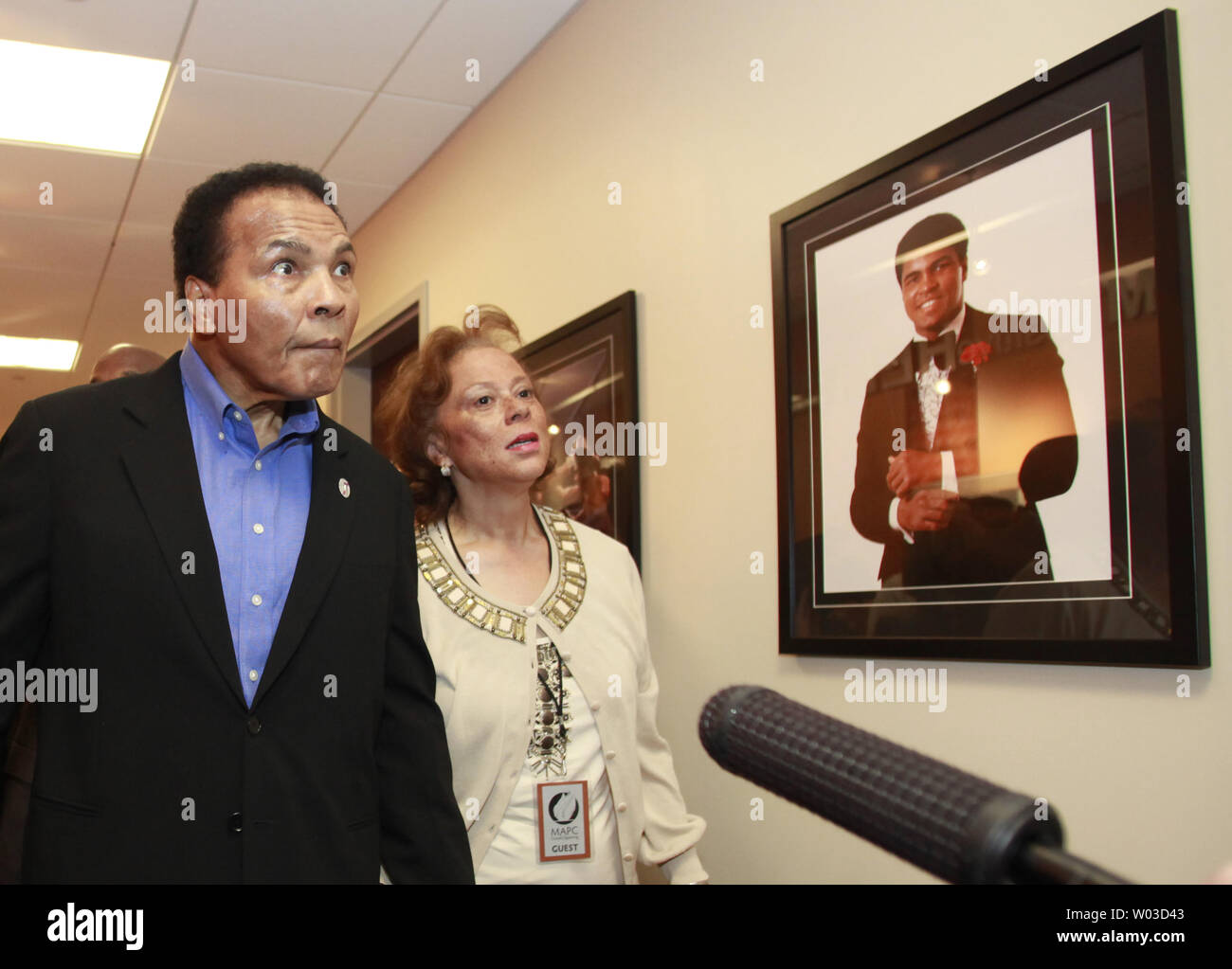 Mohammad Ali (L) and his wife Lonnie (R) take a tour at the grand ...