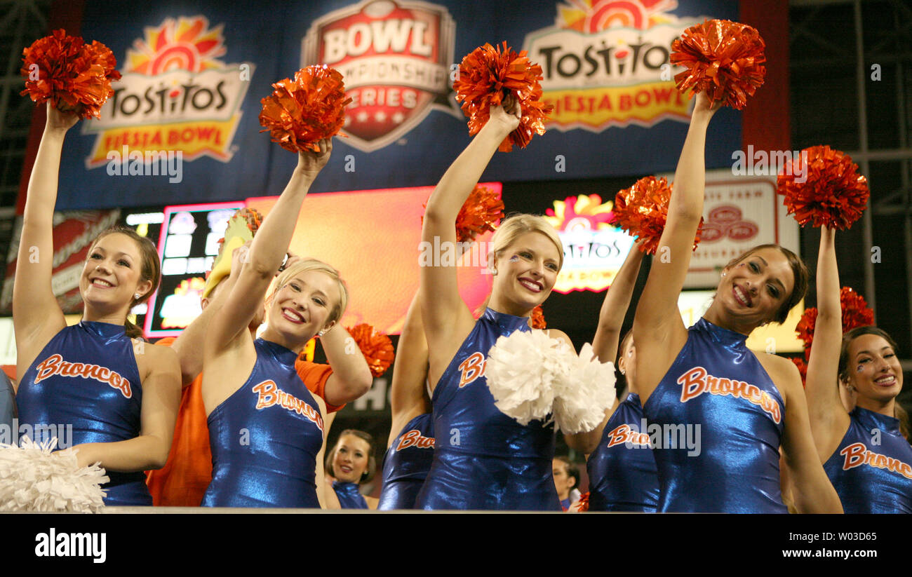 Boise State cheerleaders get ready to celebrate the Broncos defeat of ...