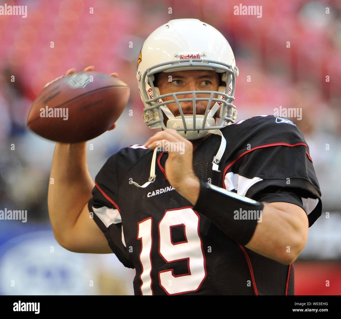 Arizona Cardinals quarterback John warms up before the Cardinals-St ...