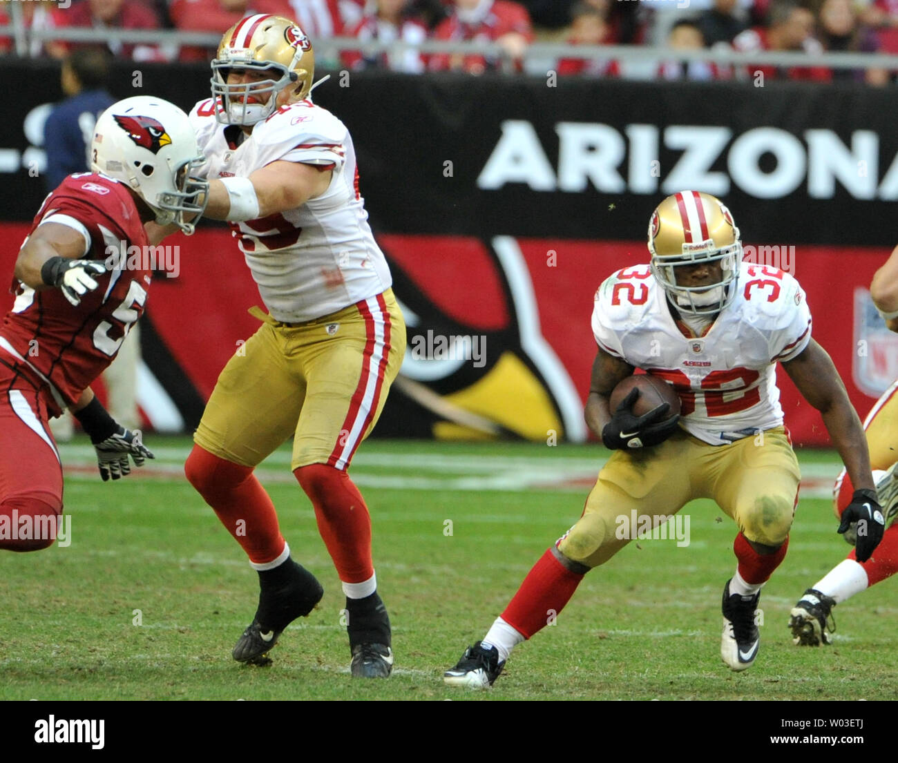 San Francisco 49ers running back Kendall Hunter (R) looks for yardage ...