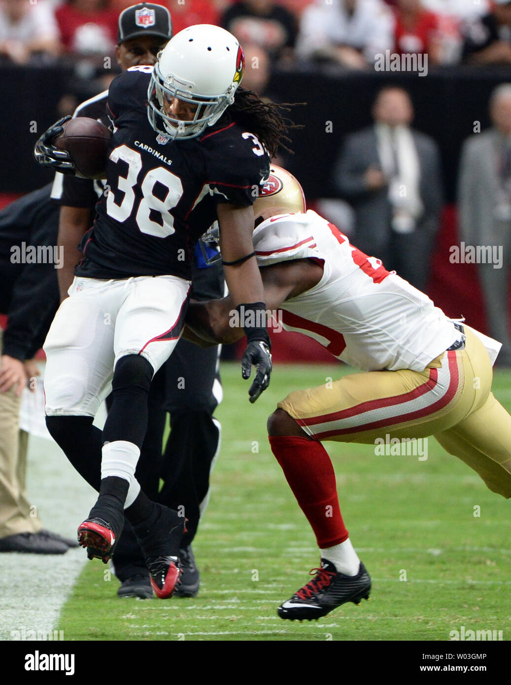 Arizona Cardinals Andre Ellington (L) steps out of bounds after picking ...