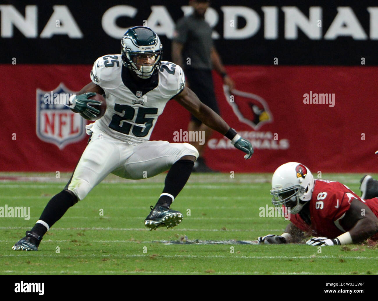 Philadelphia Eagles running back LeSean McCoy (L) picks up a first down ...