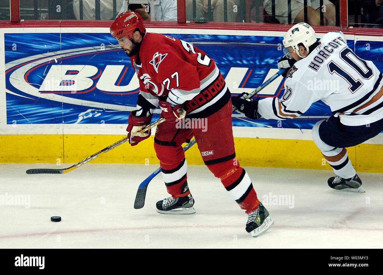 Edmonton oilers shawn horcoff 10 hi-res stock photography and images ...