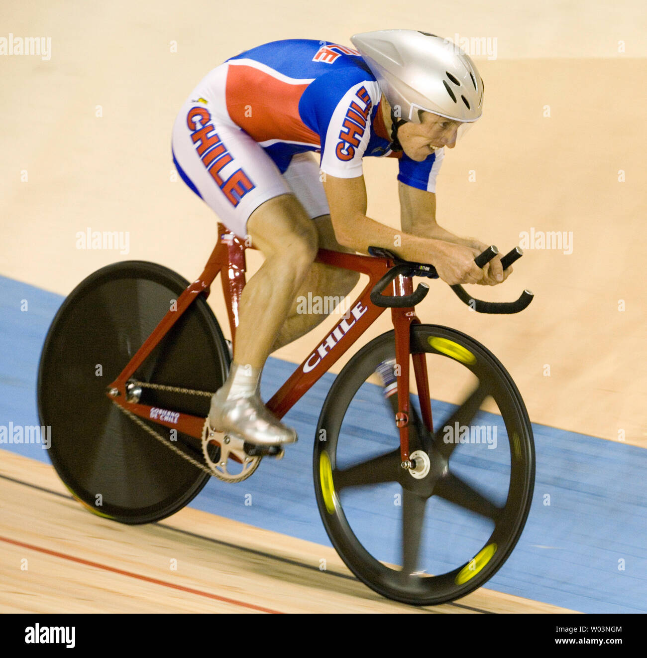 Enzo Cesario of Chile races to gold in men's individual pursuit of ...