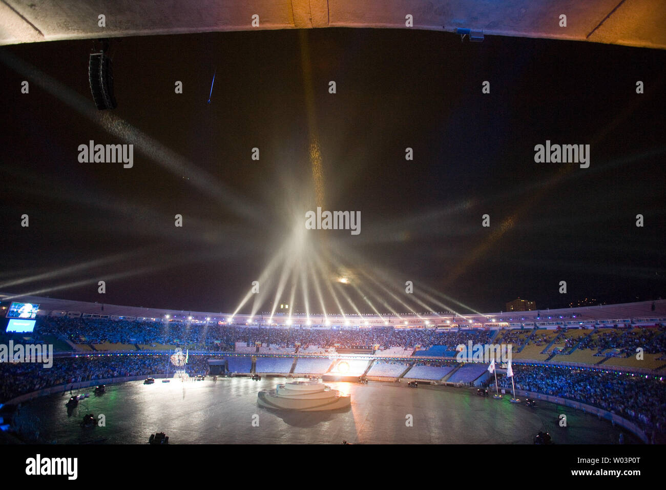 Lights create patterns in Maracana stadium for the closing ceremonies ...
