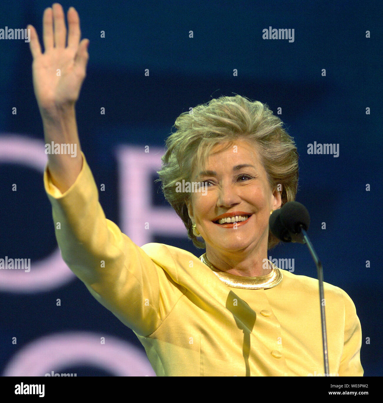 Sen elizabeth dole hi-res stock photography and images - Alamy