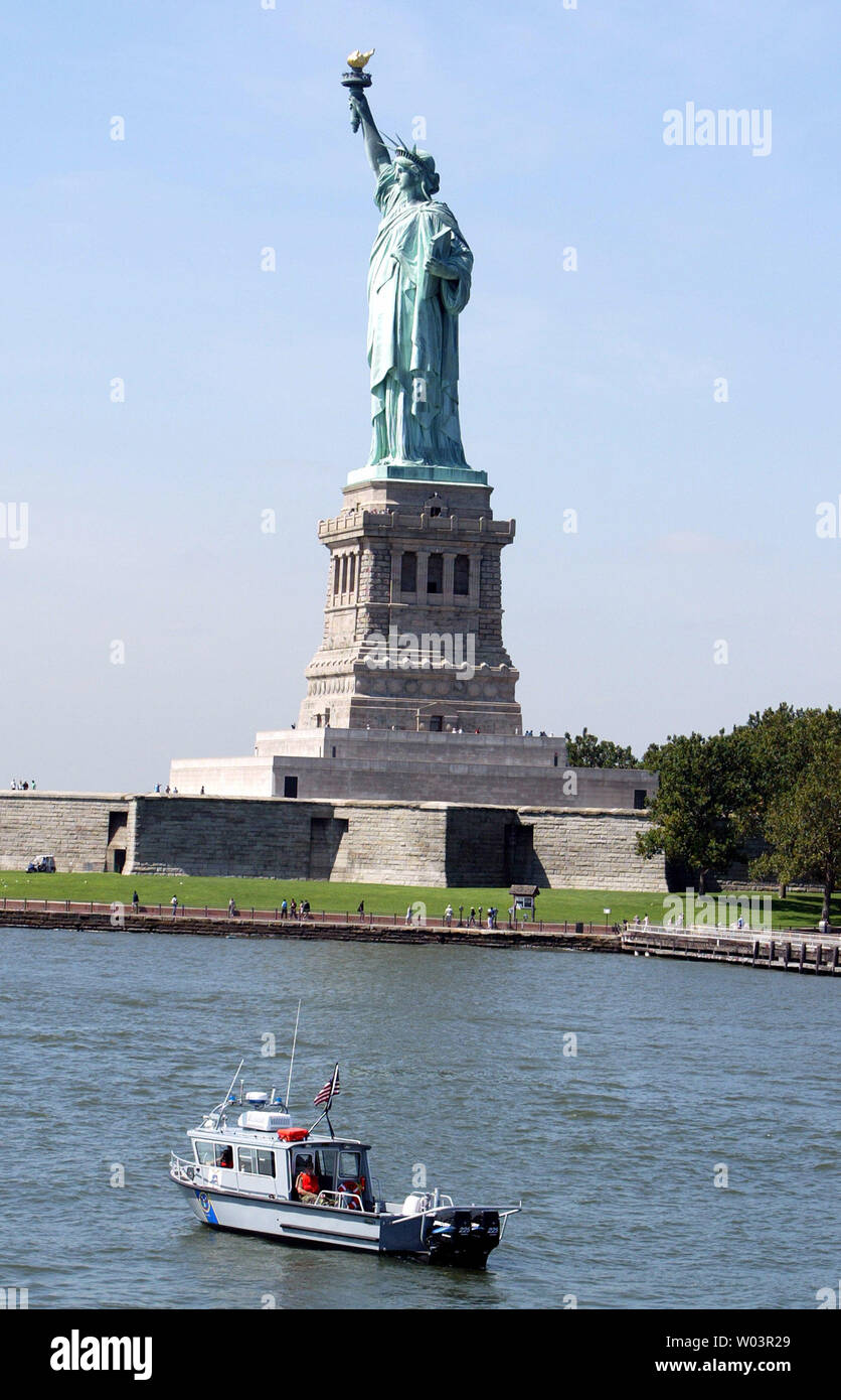 2004 coast guard hi-res stock photography and images - Alamy