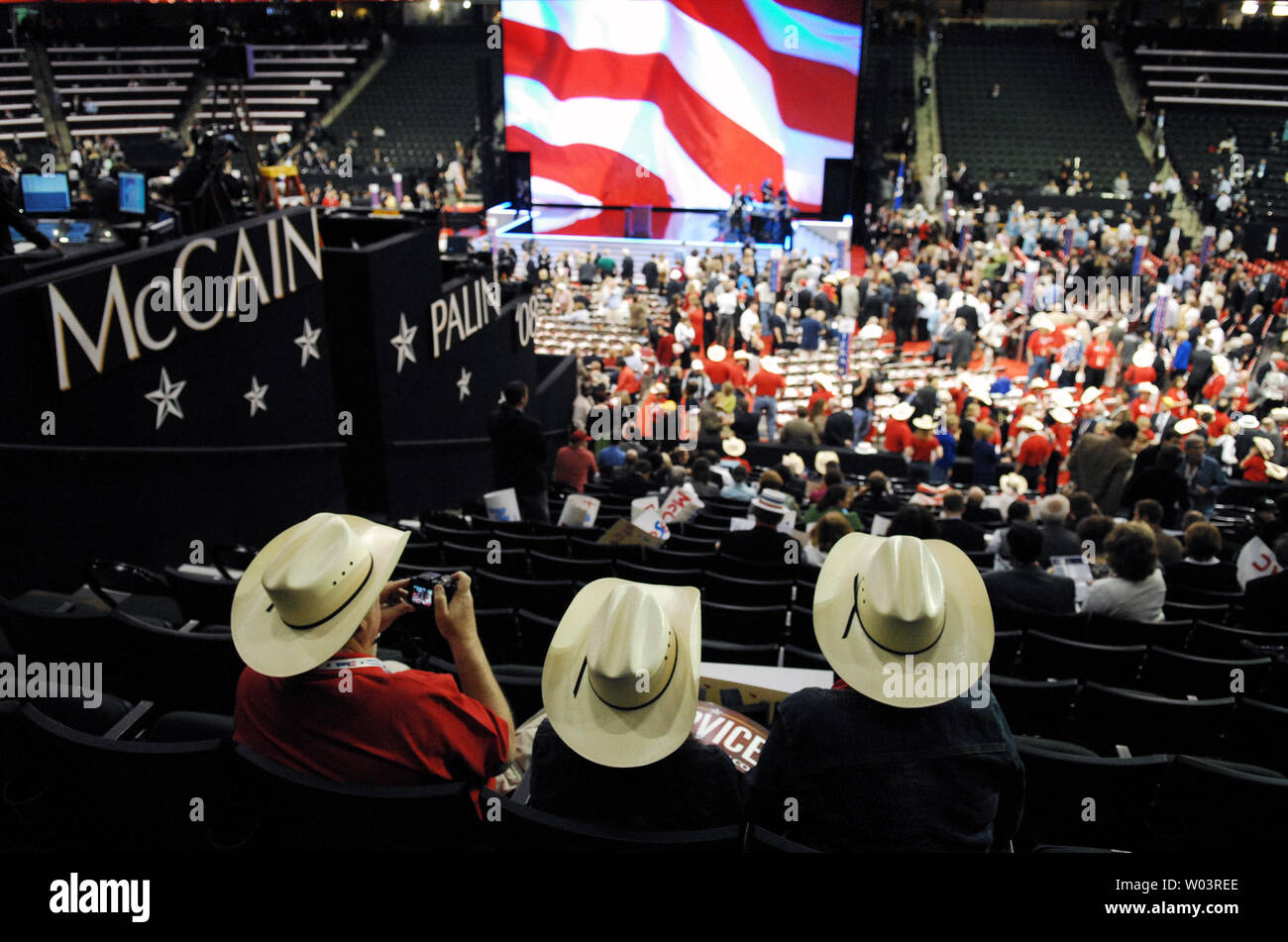Texas delegates attend the second day of the Republican National ...