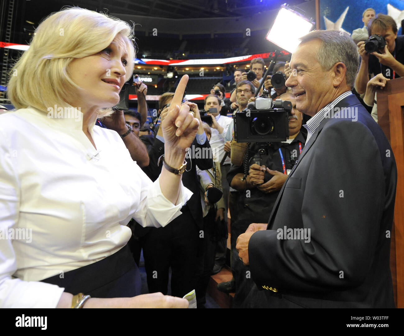 Abc news anchor hi-res stock photography and images - Alamy