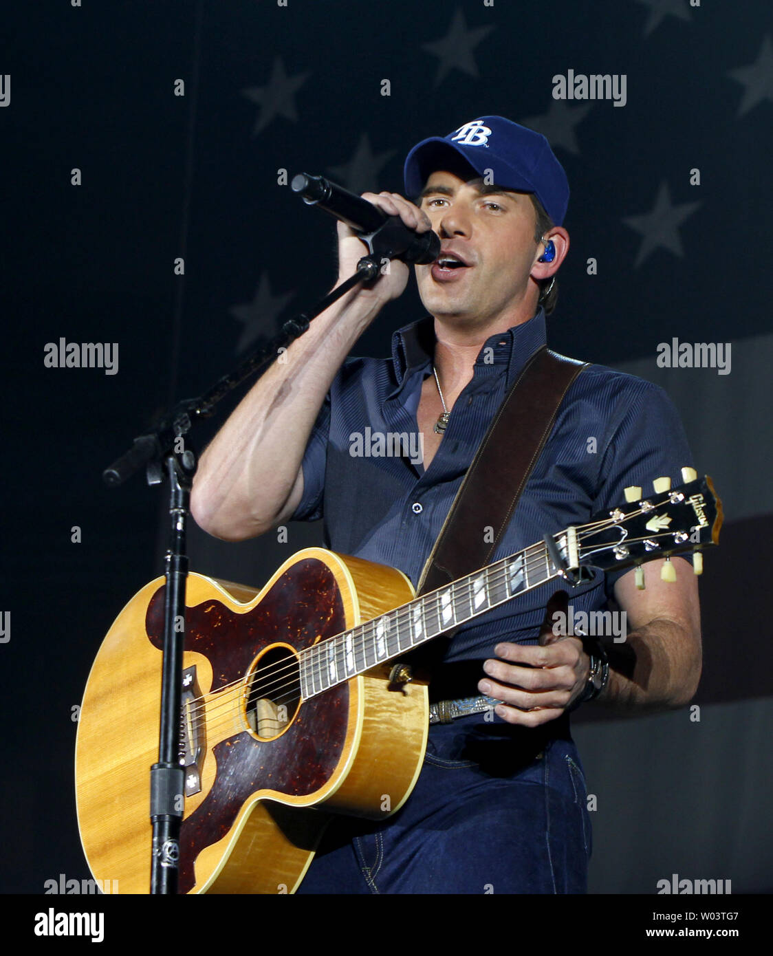 Country music recording artist Rodney Atkins plays at the Republican ...
