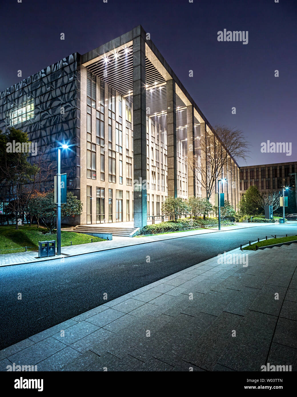 The night scene of modern office building Stock Photo - Alamy
