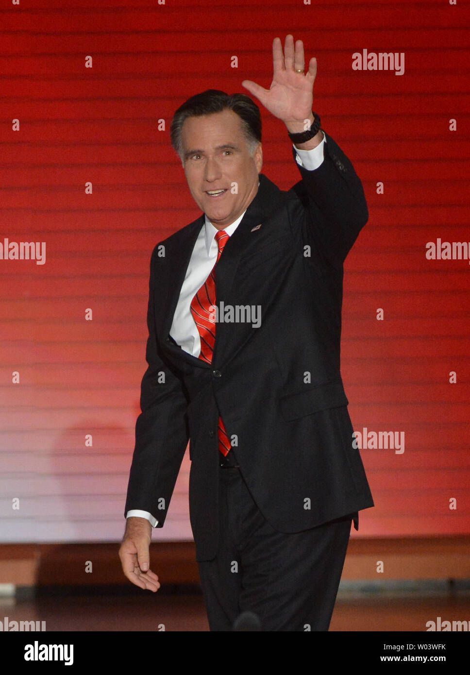 Republican presidential candidate Mitt Romney takes the stage at the ...