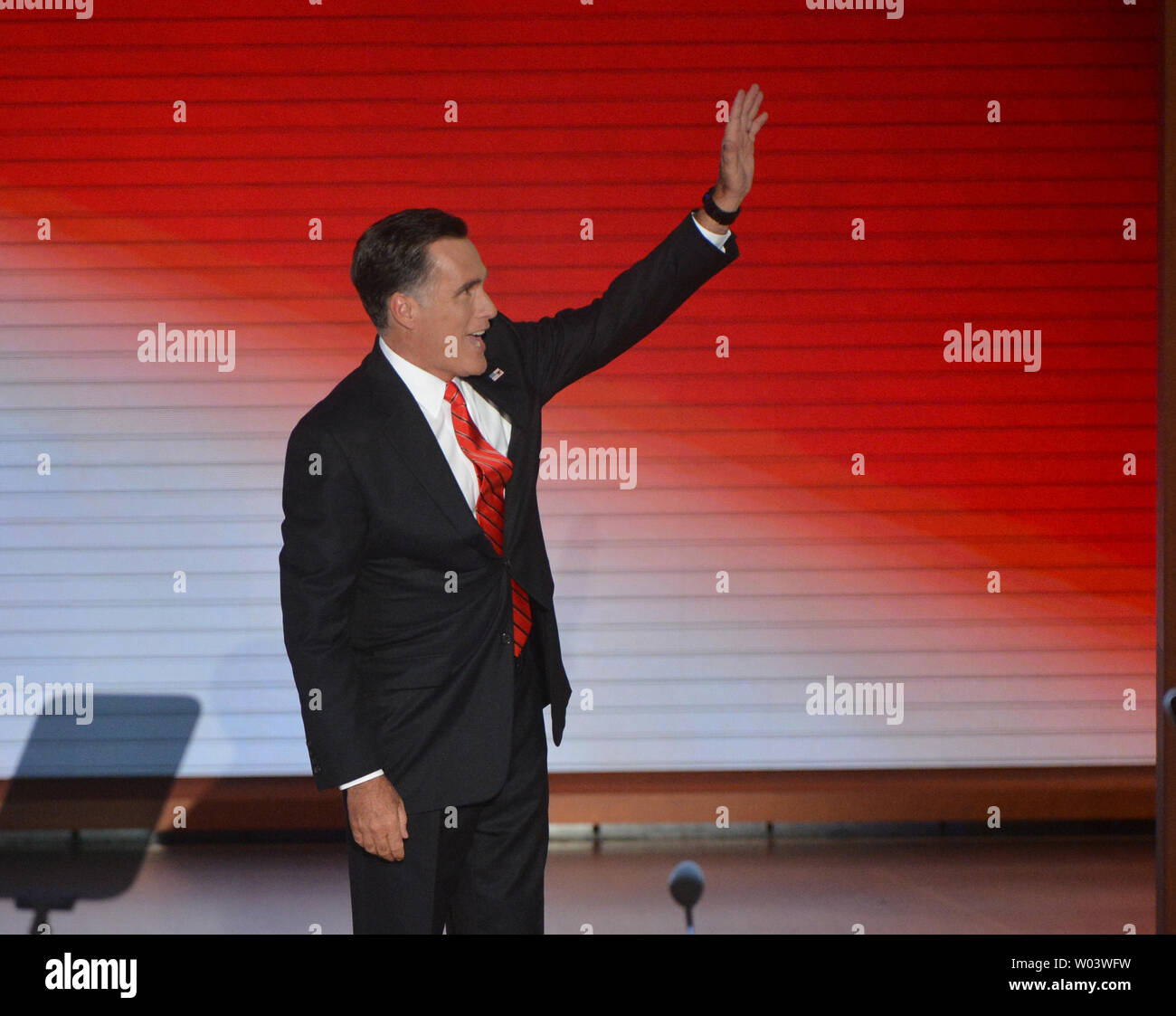 Republican presidential candidate Mitt Romney takes the stage at the ...