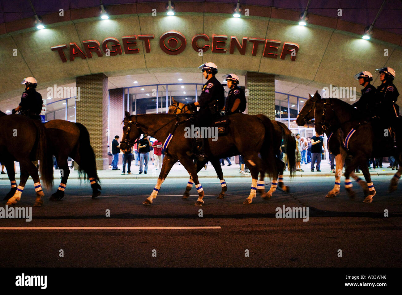 Target center concert hi-res stock photography and images - Alamy