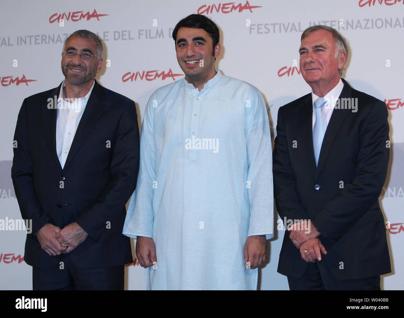 Duane Baughman (L), Bilawal Bhutto Zardari (C) and Mark Siegel arrive ...