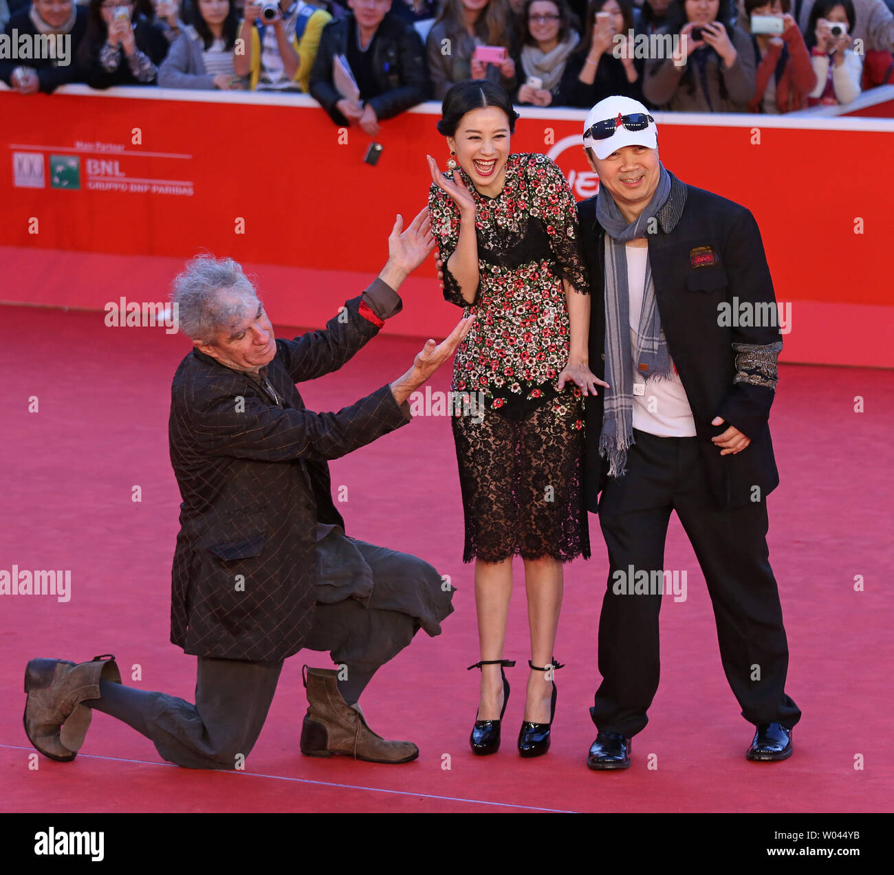 Christopher Doyle (L), Ni Hongjie (C) and Cui Jian arrive on the red ...