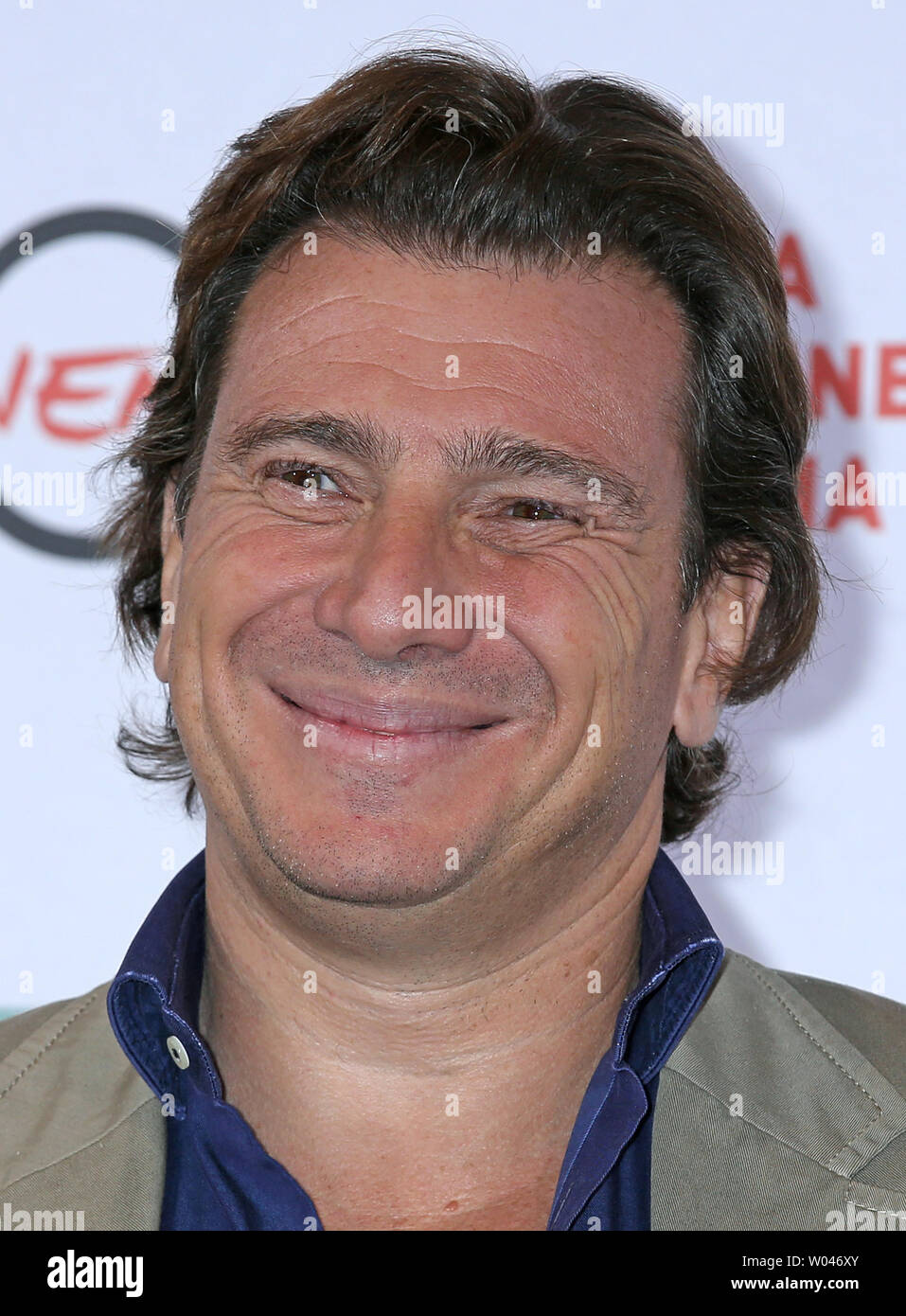 Monogamish hi-res stock photography and images - Alamy