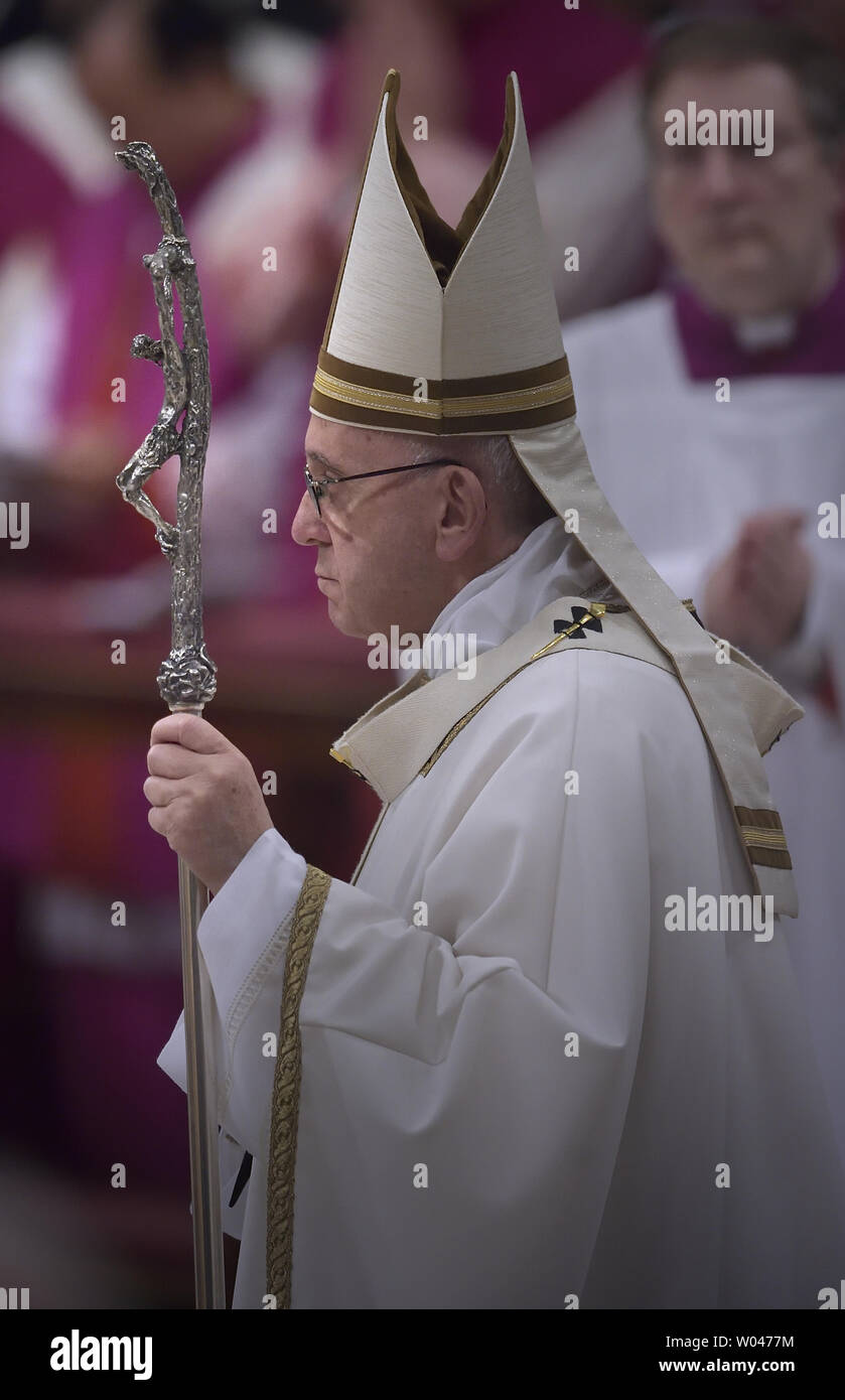 Pope Francis serves Christmas Eve Mass at midnight on December 24, 2017 ...