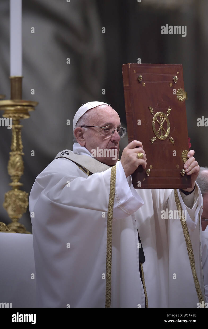 Pope Francis serves Christmas Eve Mass at midnight on December 24, 2017 ...