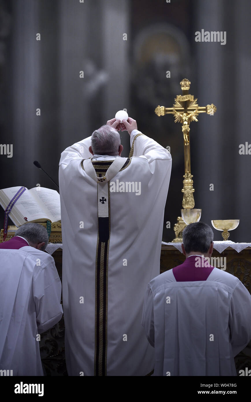 Pope Francis serves Christmas Eve Mass at midnight on December 24, 2017 ...