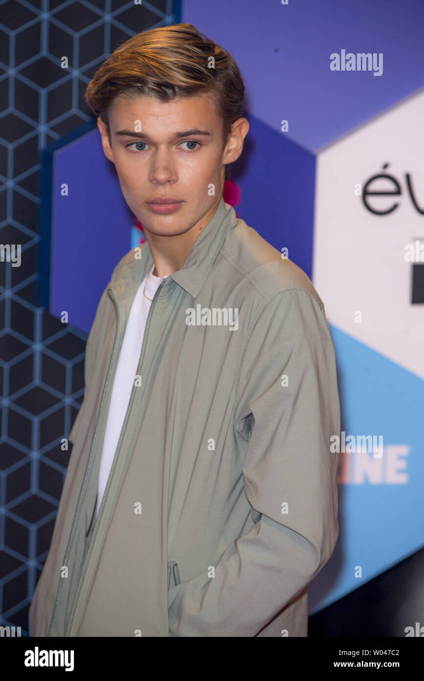 Benjamin arrives at the MTV Europe Music Awards in Rotterdam, The ...