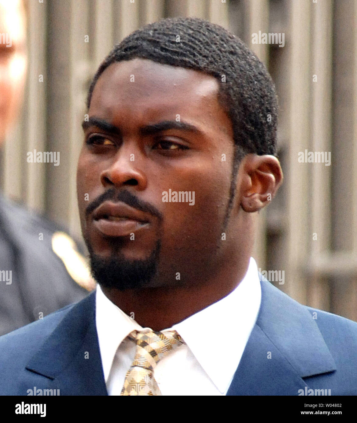 Michael vick dog hi-res stock photography and images - Alamy