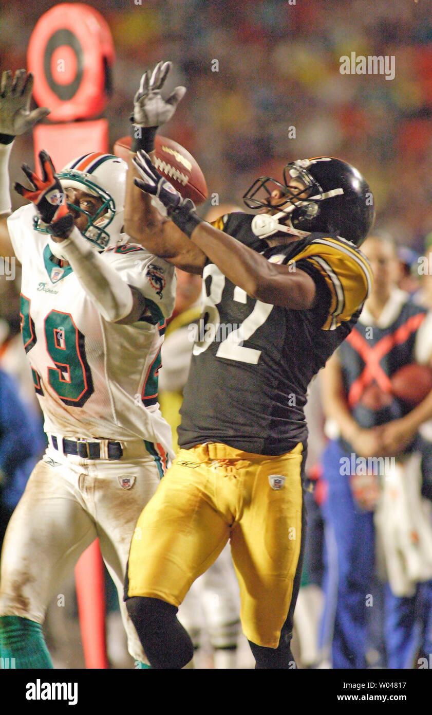 Miami dolphins football player hi-res stock photography and images - Alamy