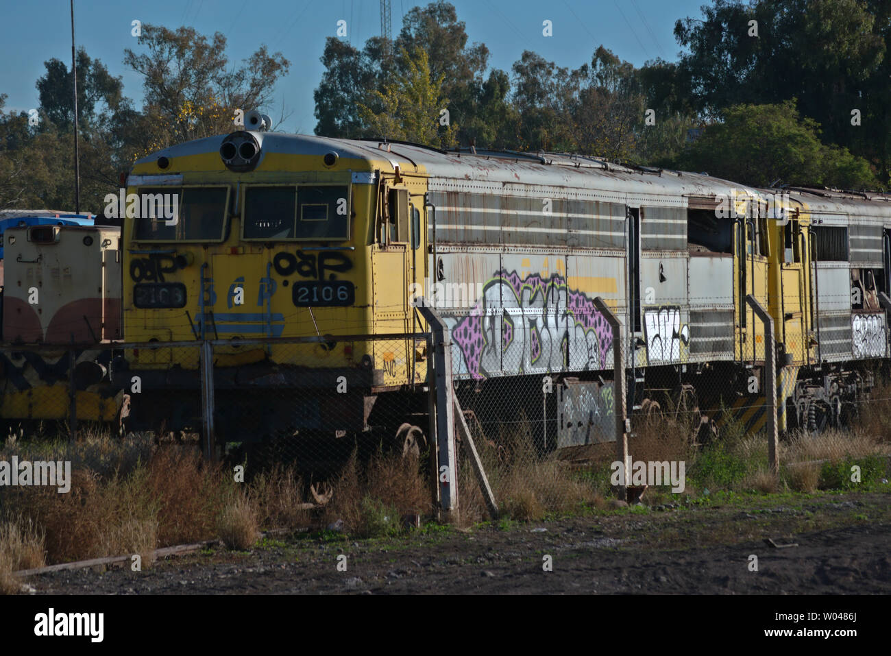 Abandoned derelict train wagons hi-res stock photography and images - Alamy