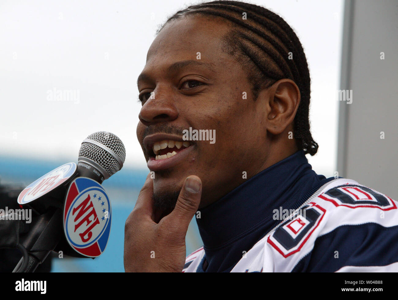 Troy brown patriots 2005 hi-res stock photography and images - Alamy
