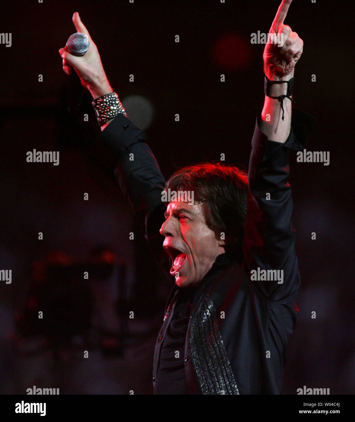 Mick Jagger and the Rolling Stones perform the half time show at Super ...