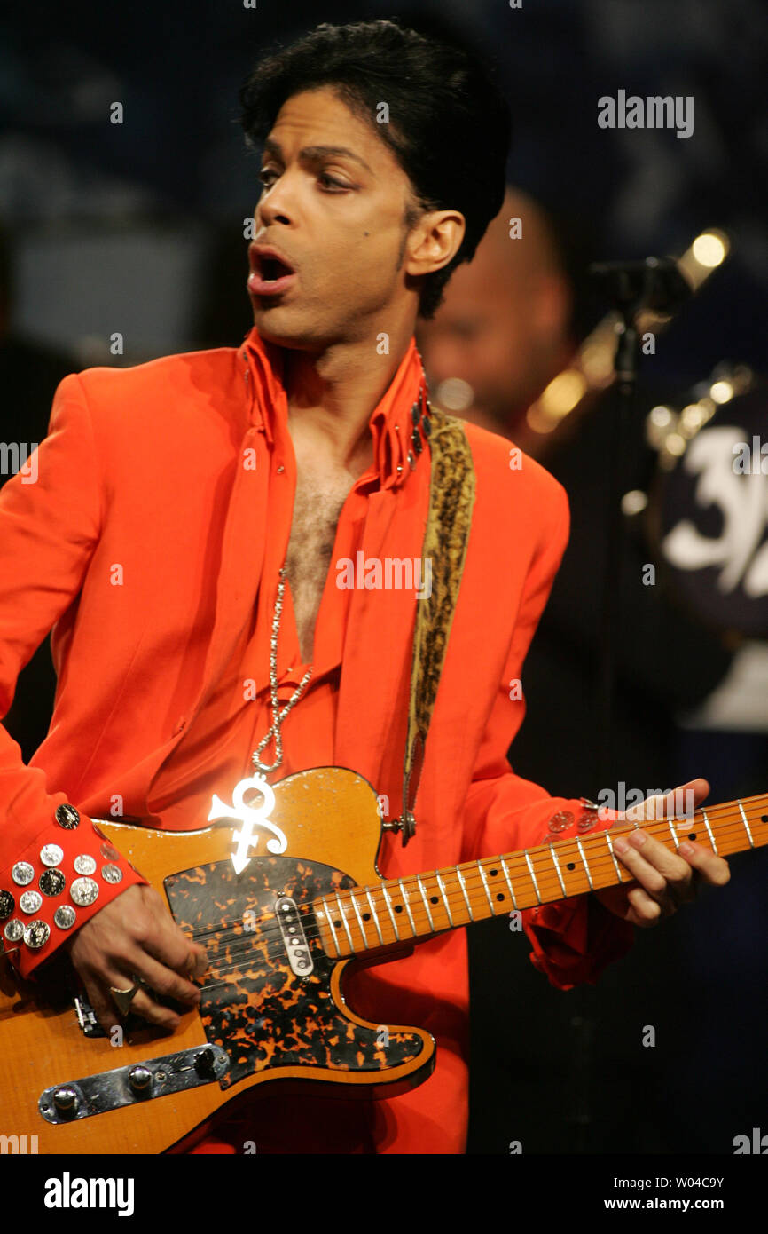 Prince performs for the media at a press conference for the halftime ...